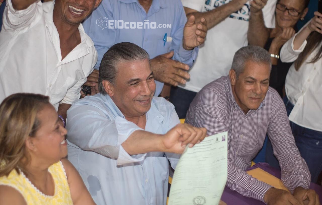 VIDEO: Carlos Castillo se inscribe como precandidato a senador - El Ocoeño