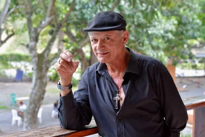 Fallece el cantante Manuel Melo; vistió "solo negro" por más de 30 años ...